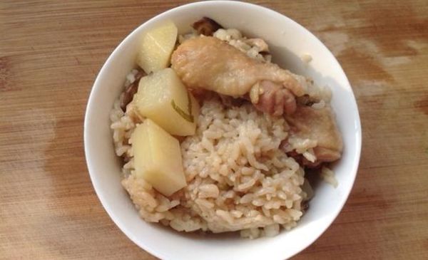 鸡肉焖饭怎么做_鸡肉焖饭用什么锅最好-第3张图片-山城妙识 鸡肉焖饭怎么做_鸡肉焖饭用什么锅最好-第3张图片-山城妙识