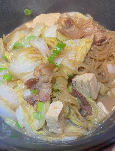 猪肉白菜豆腐炖粉条怎么做_炖多久才入味-第1张图片-山城妙识 猪肉白菜豆腐炖粉条怎么做_炖多久才入味-第1张图片-山城妙识