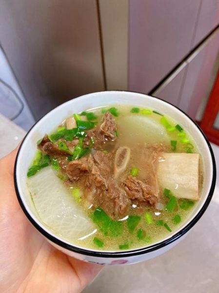 牛骨汤怎么炖才白_家常牛骨汤的做法大全-第1张图片-山城妙识