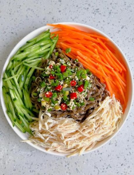 麻辣鸡丝拌面怎么做_麻辣鸡丝拌面热量高吗-第3张图片-山城妙识