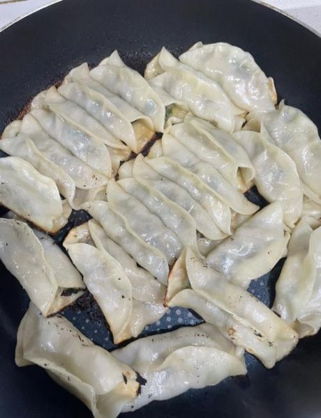 锅贴怎么煎不粘锅_锅贴底部金黄技巧-第1张图片-山城妙识