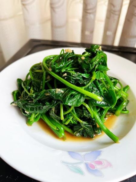 番薯叶炒肉怎么炒好吃_番薯叶炒肉的家常做法-第2张图片-山城妙识