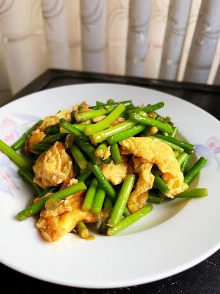 蒜苔炒鸡蛋怎么炒好吃_蒜苔炒鸡蛋不老的秘诀-第2张图片-山城妙识 蒜苔炒鸡蛋怎么炒好吃_蒜苔炒鸡蛋不老的秘诀-第2张图片-山城妙识