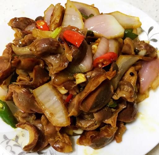 鸡胗怎么炒又嫩好吃_鸡胗去腥焯水技巧-第1张图片-山城妙识 鸡胗怎么炒又嫩好吃_鸡胗去腥焯水技巧-第1张图片-山城妙识