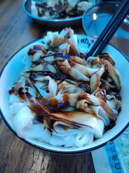 跳跳鱼吃什么食物_跳跳鱼能喂蔬菜吗-第1张图片-山城妙识
