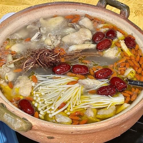 药膳鸡的做法_药膳鸡适合什么人吃-第1张图片-山城妙识
