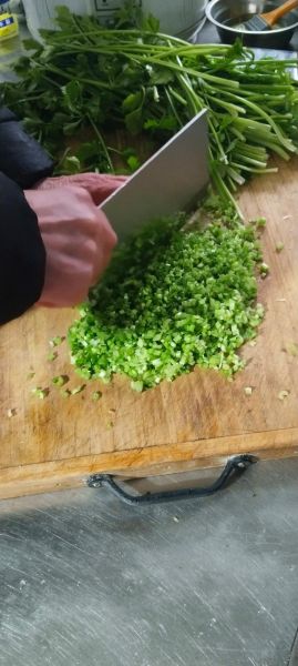 芹菜水饺怎么做_芹菜水饺馅怎么调才好吃-第1张图片-山城妙识
