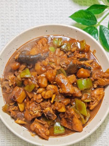红烧鸡肉炖土豆怎么做_红烧鸡肉炖土豆窍门-第1张图片-山城妙识