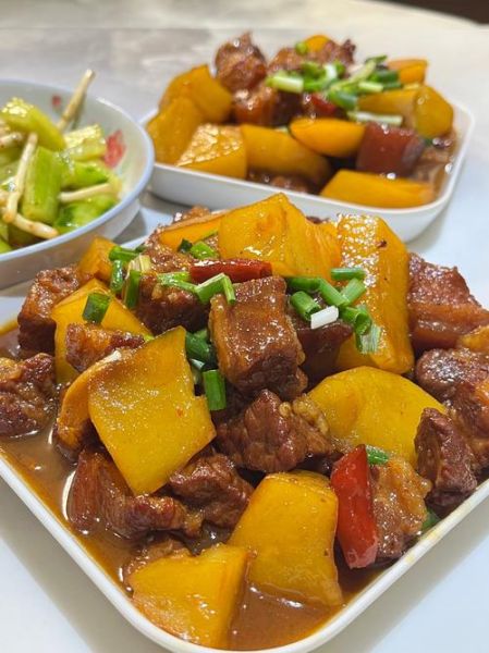 猪肉炖土豆块怎么做_猪肉炖土豆块最正宗的做法-第3张图片-山城妙识 猪肉炖土豆块怎么做_猪肉炖土豆块最正宗的做法-第3张图片-山城妙识