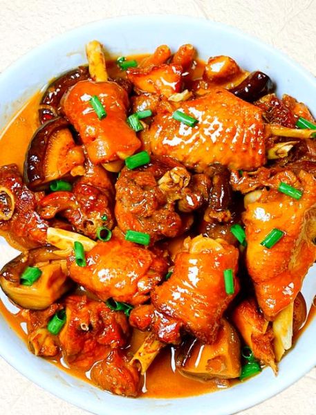 香菇炖鸡家常做法_香菇炖鸡怎么炖才入味-第1张图片-山城妙识