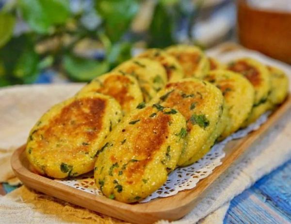 玉米面烙饼怎么做才松软_玉米面烙饼的做法窍门-第3张图片-山城妙识