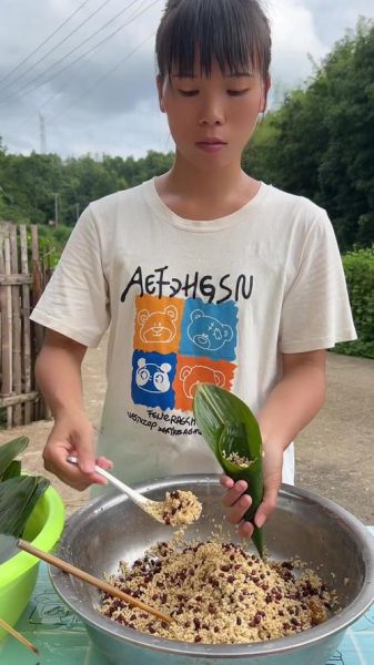 牛角粽怎么包_牛角粽包法视频教程-第3张图片-山城妙识