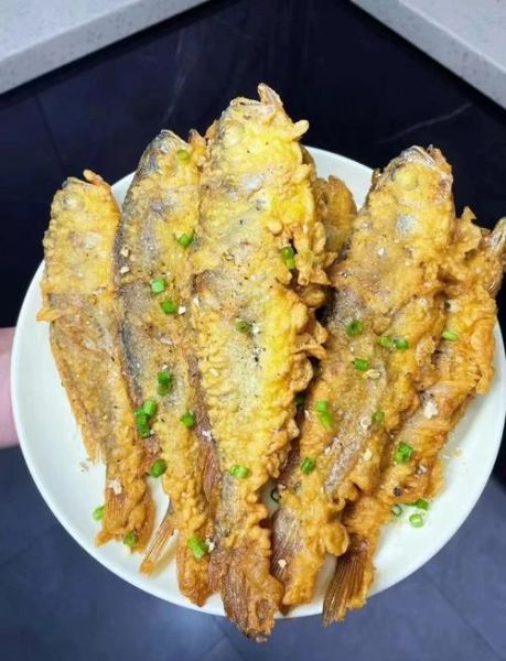 炸小黄鱼怎么做酥脆好吃窍门_炸小黄鱼不腥不软技巧-第1张图片-山城妙识