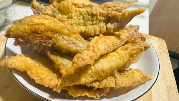 炸小黄鱼怎么做酥脆好吃窍门_炸小黄鱼不腥不软技巧-第2张图片-山城妙识