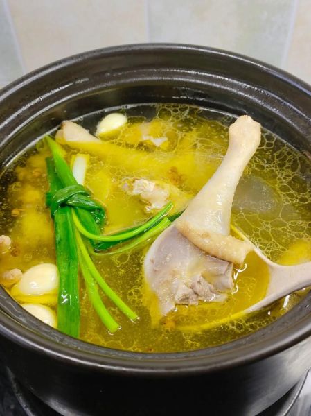 炖鸡汤的做法大全家常_怎样炖鸡汤才又香又浓-第1张图片-山城妙识