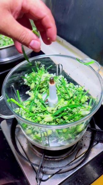 韭菜花怎么腌制不发黄_韭菜花腌制不变色技巧-第2张图片-山城妙识