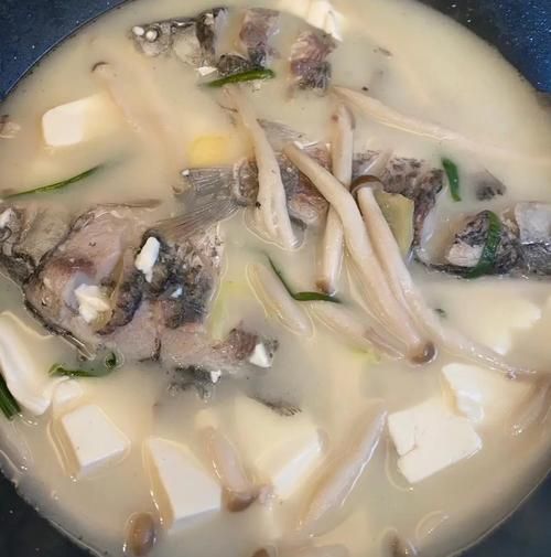 鲫鱼汤怎么做不腥_鲫鱼汤做法步骤详解-第1张图片-山城妙识