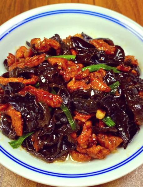 黑木耳炒肉片怎么做_黑木耳炒肉片的家常做法-第1张图片-山城妙识