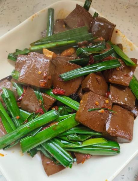 鸭血的功效与作用及禁忌_鸭血什么人不能吃-第1张图片-山城妙识