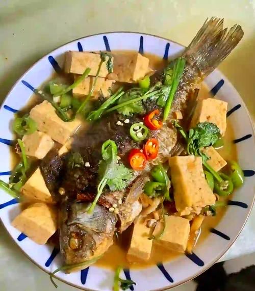 红烧鲫鱼怎么做_红烧鲫鱼配料有哪些-第1张图片-山城妙识 红烧鲫鱼怎么做_红烧鲫鱼配料有哪些-第1张图片-山城妙识