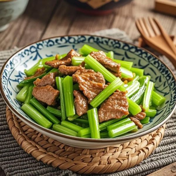 芹菜炒肉丝怎么炒才嫩_家常芹菜炒肉丝做法-第3张图片-山城妙识