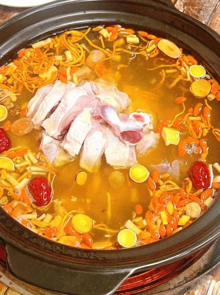 鸡肉煲什么汤比较好_鸡肉煲汤放什么食材最鲜-第1张图片-山城妙识 鸡肉煲什么汤比较好_鸡肉煲汤放什么食材最鲜-第1张图片-山城妙识