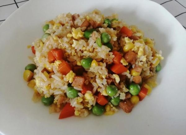什锦炒饭热量_减肥能吃吗-第1张图片-山城妙识