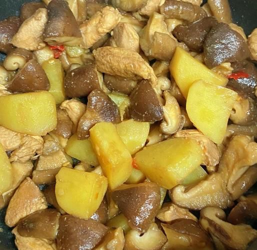 香菇土豆炖肉怎么做_香菇土豆炖肉用哪个部位肉-第1张图片-山城妙识 香菇土豆炖肉怎么做_香菇土豆炖肉用哪个部位肉-第1张图片-山城妙识