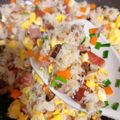 香肠炒饭怎么炒才好吃_香肠炒饭的做法窍门-第2张图片-山城妙识