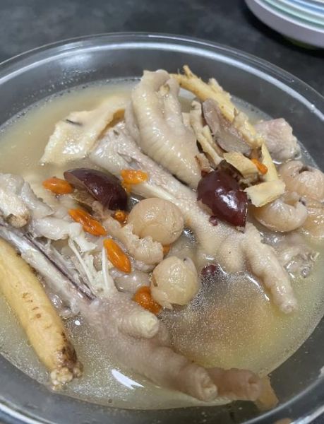 鸡爪子煲汤怎么做_鸡爪子煲汤有什么功效-第1张图片-山城妙识