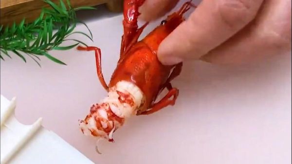 龙虾怎么剥壳_龙虾剥壳技巧-第2张图片-山城妙识 龙虾怎么剥壳_龙虾剥壳技巧-第2张图片-山城妙识