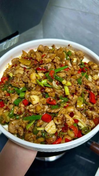 爆炒兔肉怎么做_爆炒兔肉用焯水吗-第2张图片-山城妙识
