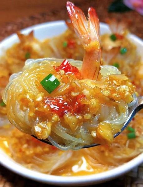 蒜蓉粉丝蒸虾怎么做_蒜蓉粉丝蒸虾需要蒸几分钟-第1张图片-山城妙识