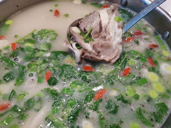 羊肉汤怎么熬成奶白色_羊肉汤变白技巧-第3张图片-山城妙识