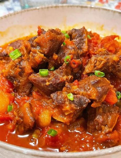 牛肉炖柿子用哪块牛肉_牛腩还是牛肋条-第1张图片-山城妙识