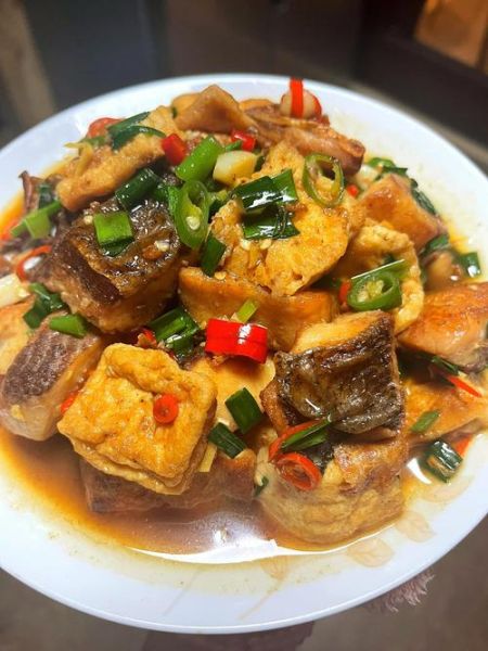 红烧鱼块炖豆腐怎么做_红烧鱼块炖豆腐用什么鱼最好-第1张图片-山城妙识