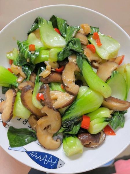 小青菜炒香菇怎么做_小青菜炒香菇需要焯水吗-第2张图片-山城妙识