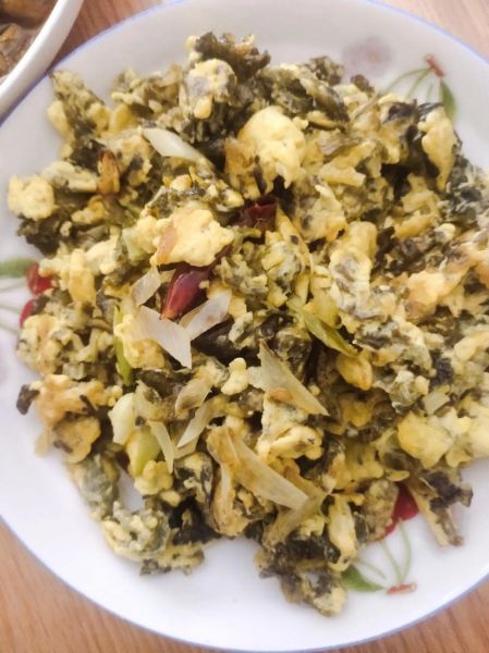地皮菜炒鸡蛋怎么炒好吃_地皮菜炒鸡蛋的做法窍门-第3张图片-山城妙识