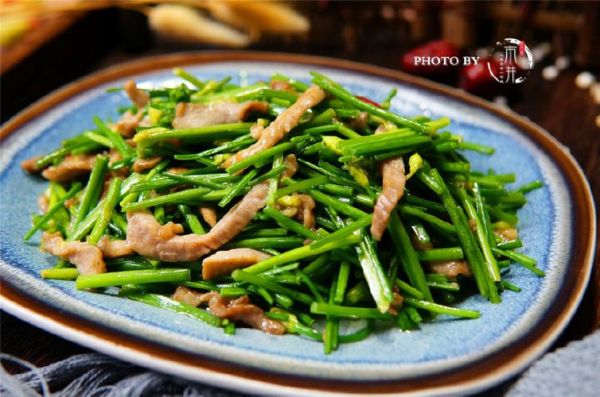 韭苔炒肉怎么做_韭苔炒肉先炒肉还是先炒韭苔-第2张图片-山城妙识