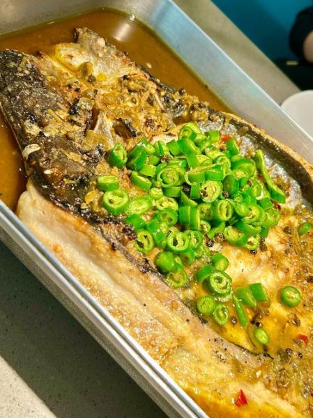 烤鱼图片真实饭桌照_烤鱼怎么摆盘好看-第2张图片-山城妙识