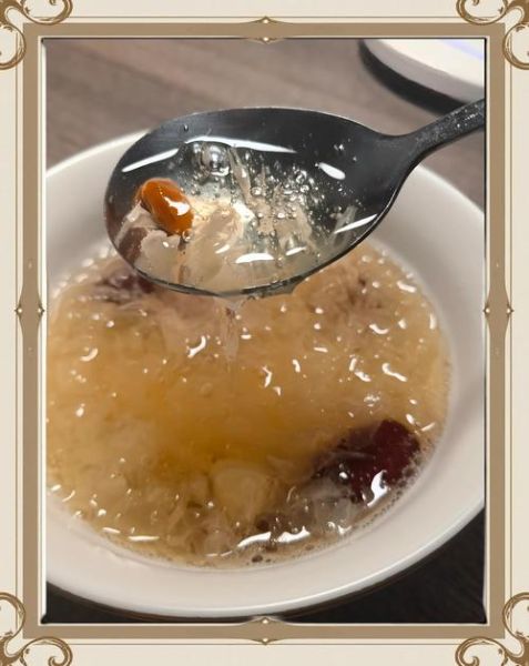 银耳羹怎么煮才出胶_银耳羹的功效与作用-第1张图片-山城妙识
