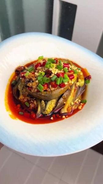 蒜泥凉拌茄子怎么做_蒜泥凉拌茄子用蒸还是煮-第2张图片-山城妙识