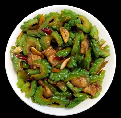 苦瓜炒肉怎么炒不苦_苦瓜炒肉做法视频-第1张图片-山城妙识