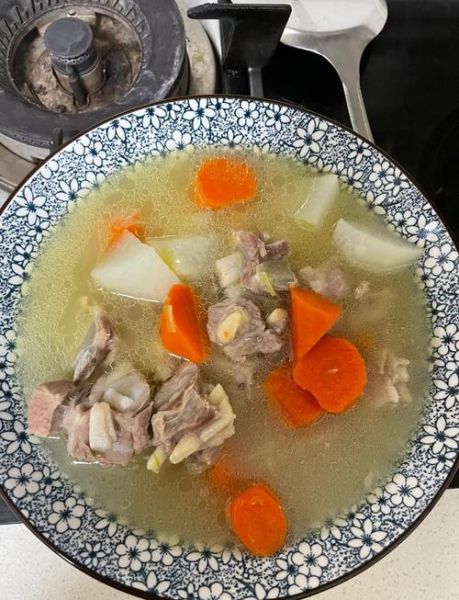 萝卜粉丝羊肉汤怎么做_羊肉汤去膻味技巧-第1张图片-山城妙识