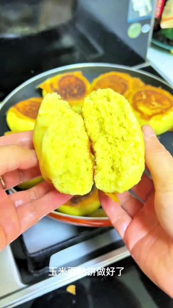 铁锅贴玉米饼怎么和面_玉米饼和面技巧-第3张图片-山城妙识