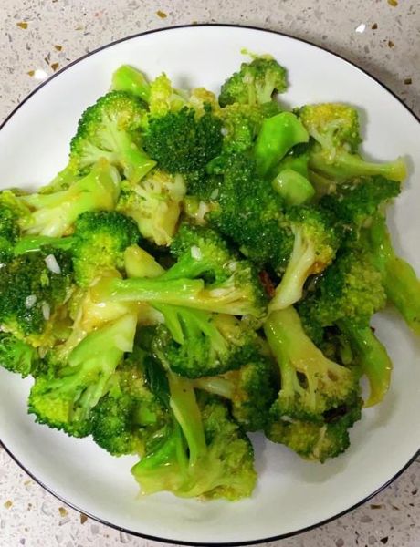 西兰花怎么烧好吃又简单_西兰花焯水几分钟-第1张图片-山城妙识
