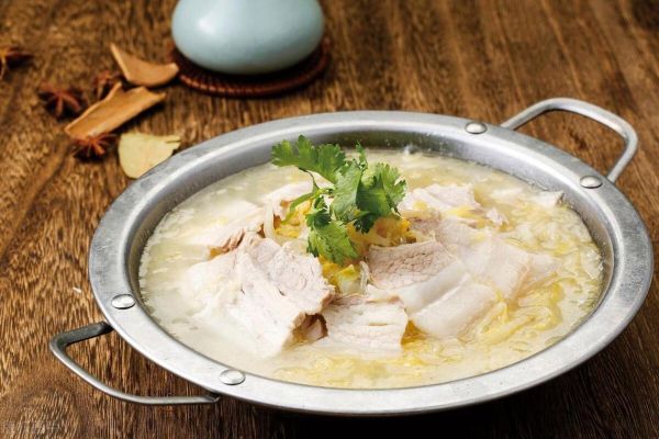 酸菜白肉汤的做法_酸菜白肉汤热量高吗-第1张图片-山城妙识