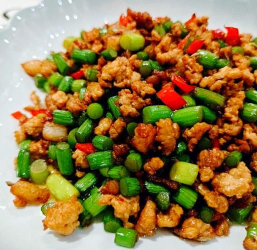 蒜苗炒肉丝怎么炒_蒜苗炒肉丝做法步骤-第1张图片-山城妙识