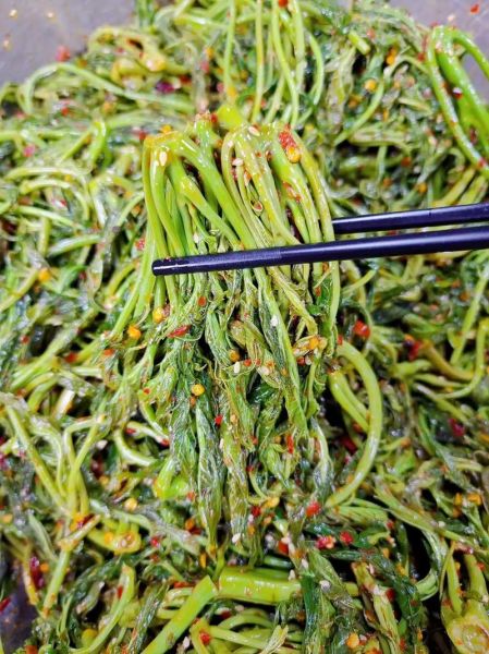 凉拌香椿怎么做_香椿焯水几分钟才脆嫩-第1张图片-山城妙识