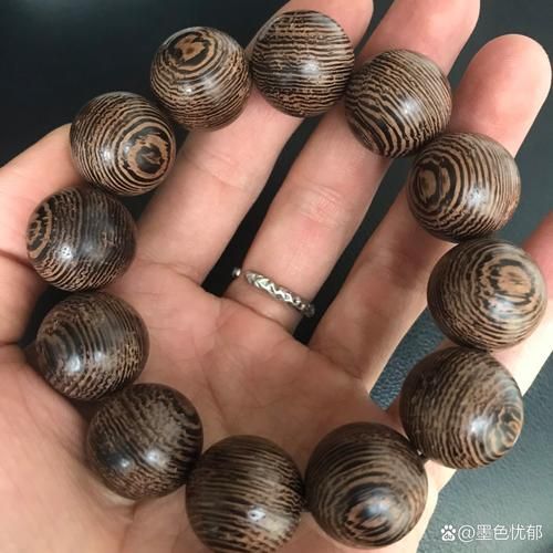 鸡翅木手串的功效与作用_鸡翅木手串适合什么人戴-第1张图片-山城妙识